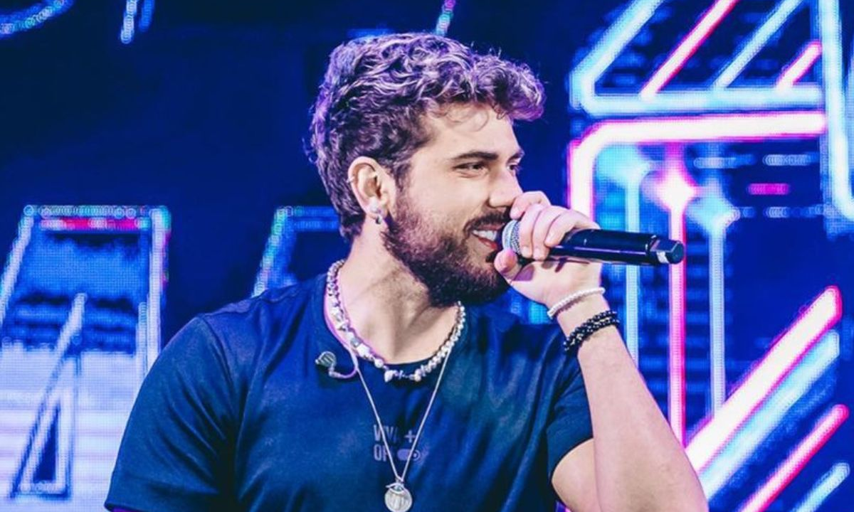 Em show, Gustavo Mioto chama atenção de fã que gritava nome da ex Ana ...